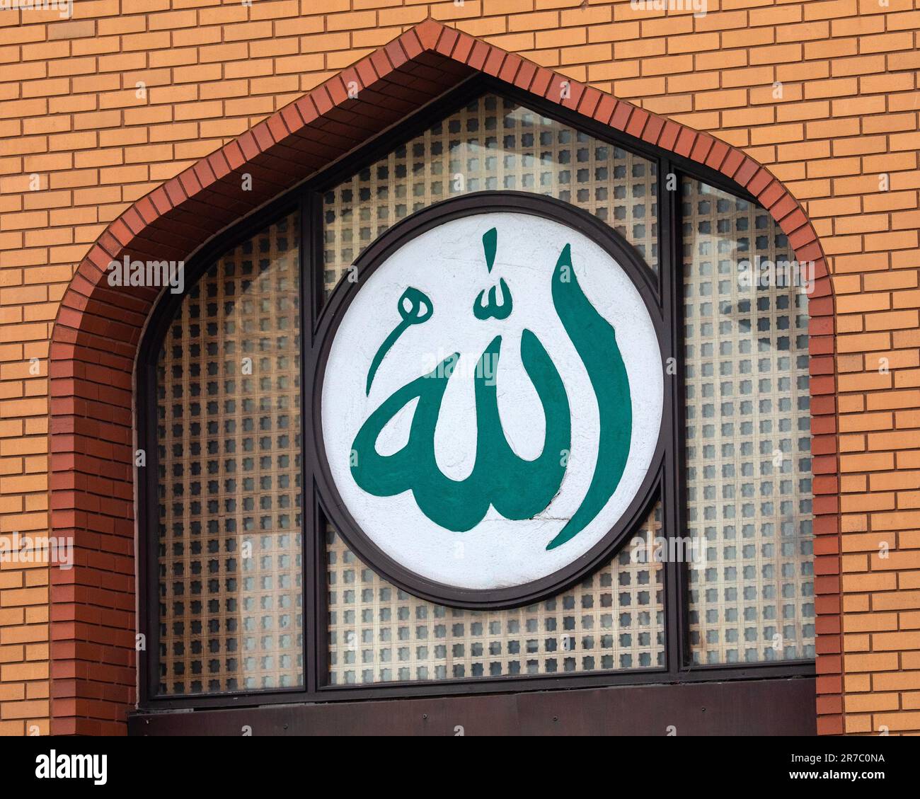 Located london borough of tower hamlets hi-res stock photography and ...