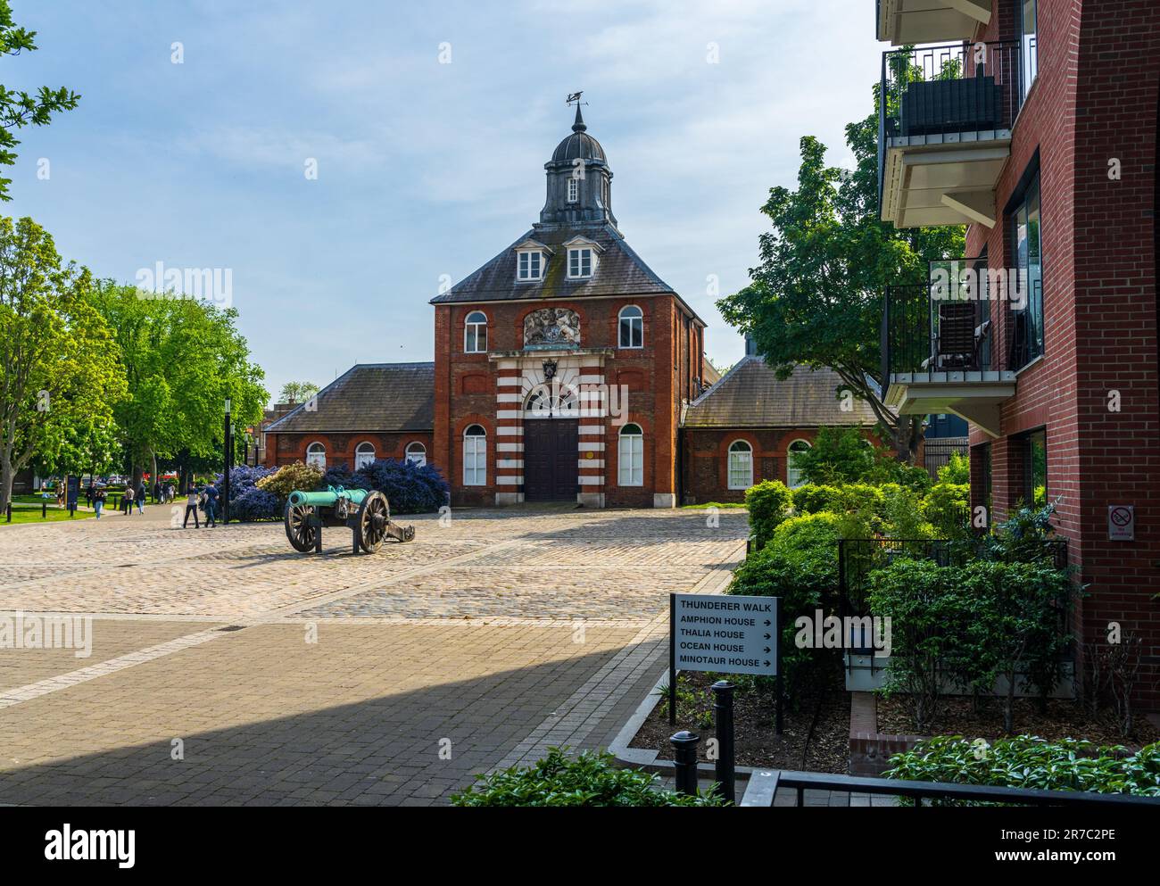 Royal arsenal woolwich cannon hi-res stock photography and images - Alamy