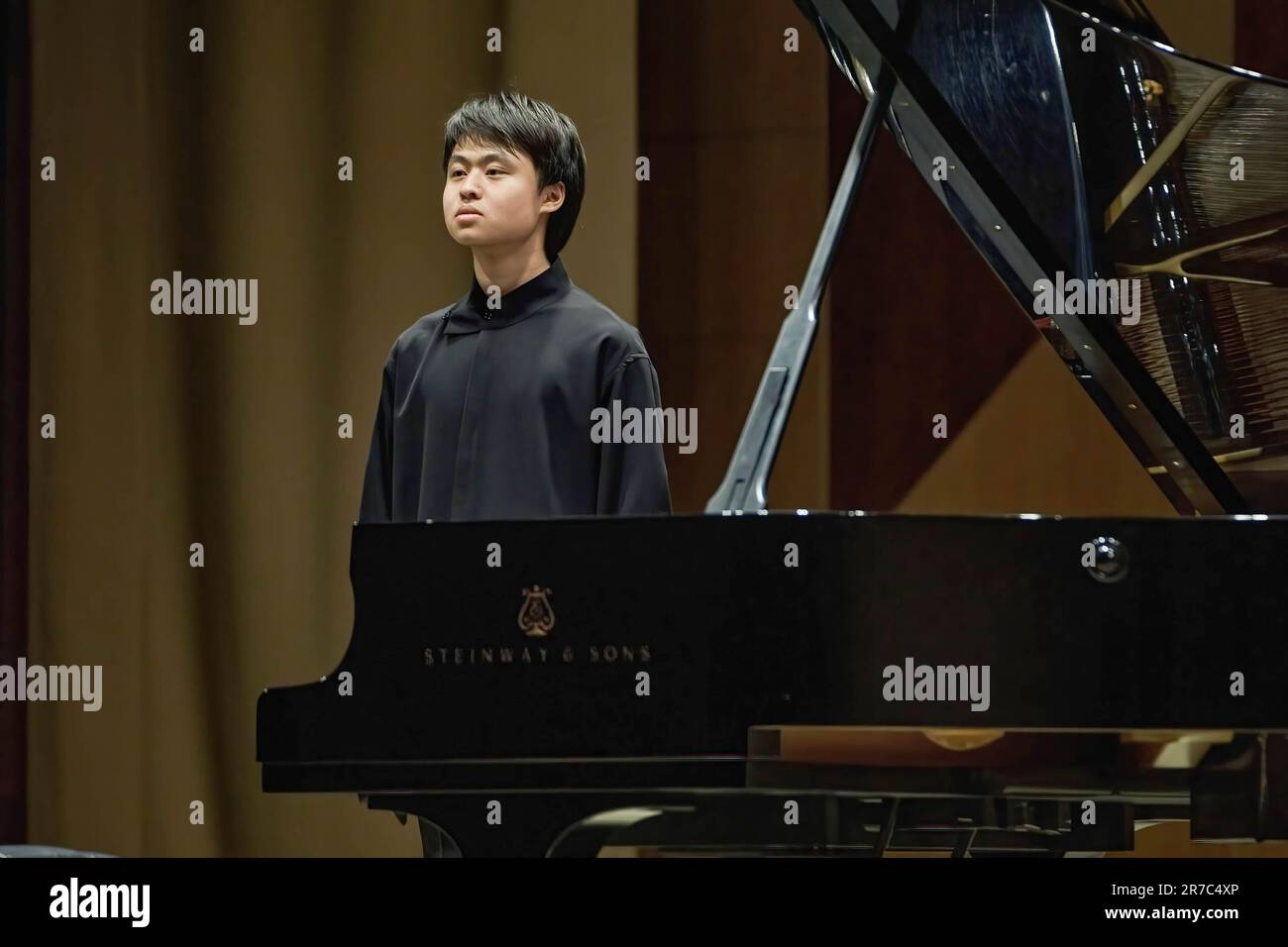 Ming piano hi-res stock photography and images - Alamy