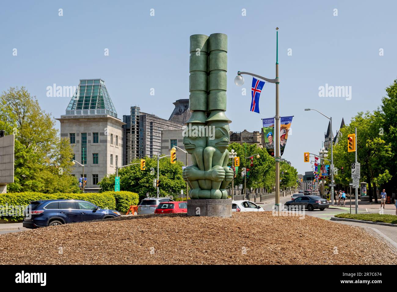The Three Watchmen totem sculpture overlooking the National Gallery of ...
