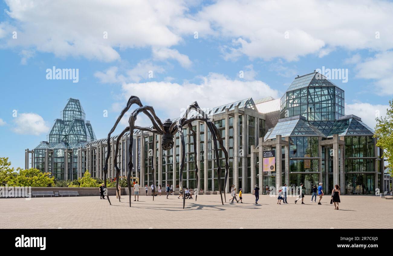 Maman spider sculpture by Louise Bourgeois outside The National Gallery ...