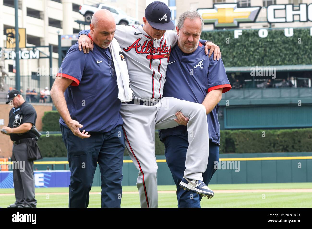 DETROIT, MI - JUNE 14: Atlanta Braves relief pitcher Jesse Chavez (60 ...