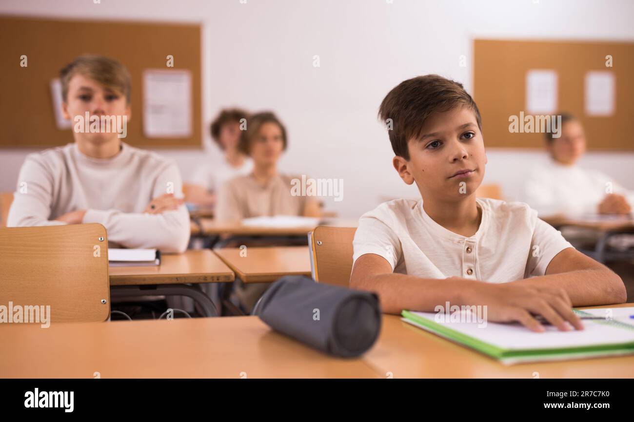 Classroom teenagers activities hi-res stock photography and images - Alamy