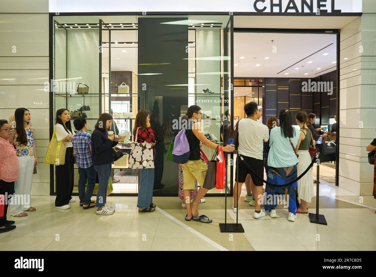 BANGKOK, THAILAND - CIRCA JANUARY, 2020: people waiting in line at ...