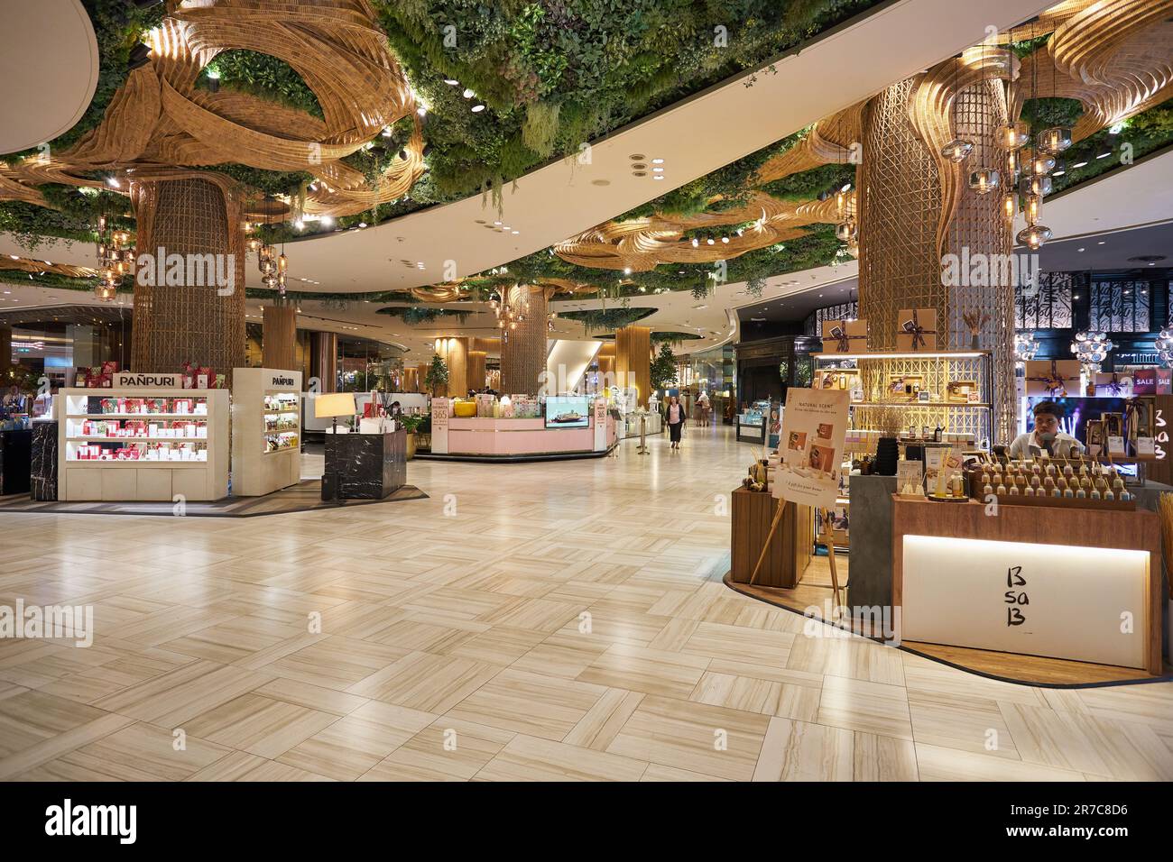 Siam paragon shopping centre mall hi-res stock photography and images ...