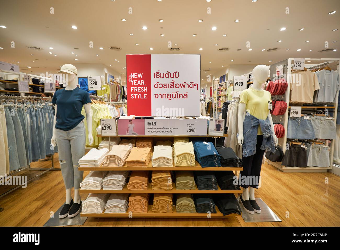 Uniqlo store shelves hi-res stock photography and images - Alamy