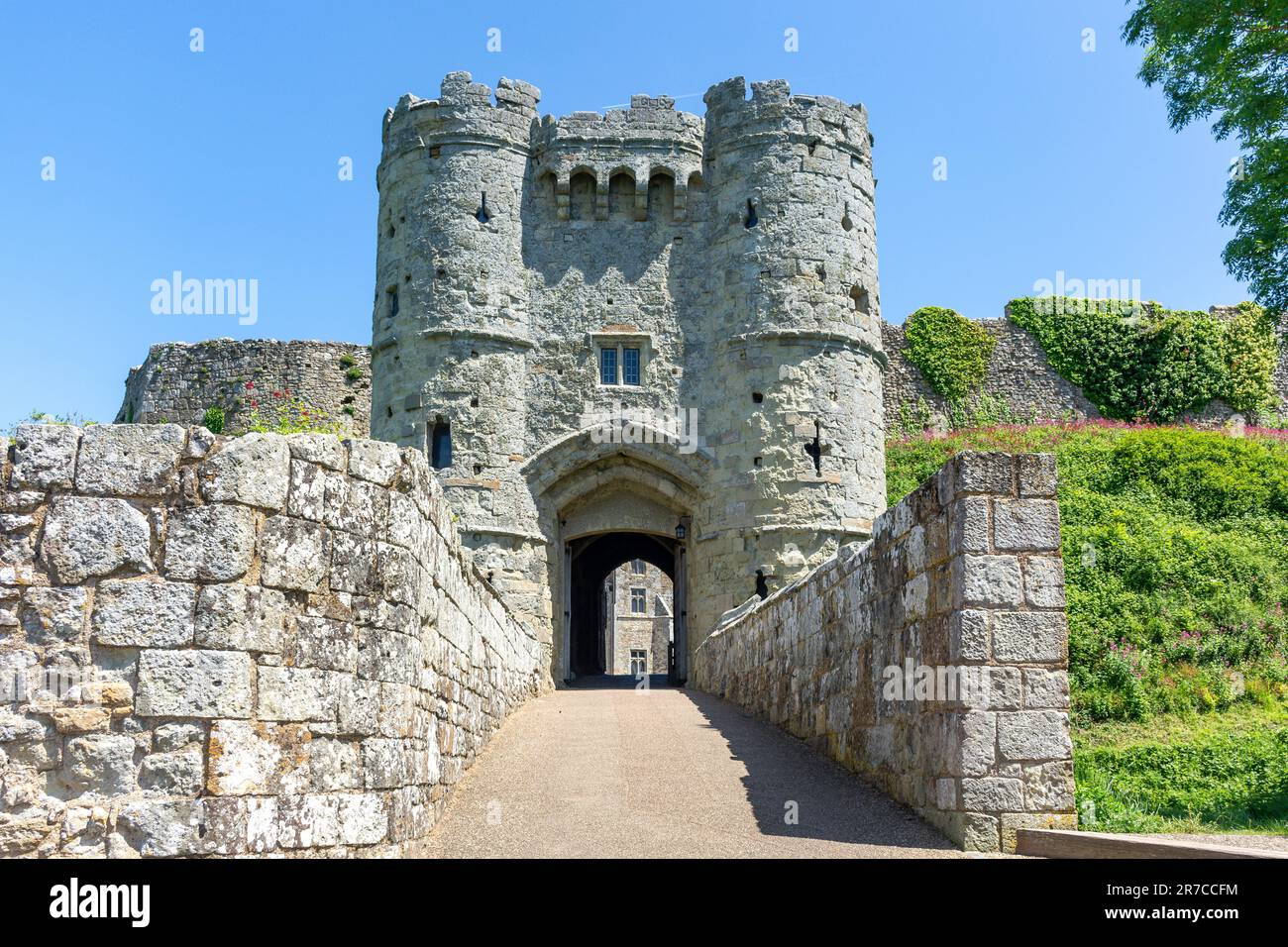 Entrance Gate to medieval Carisbrooke Castle, Carisbrooke, Isle of ...