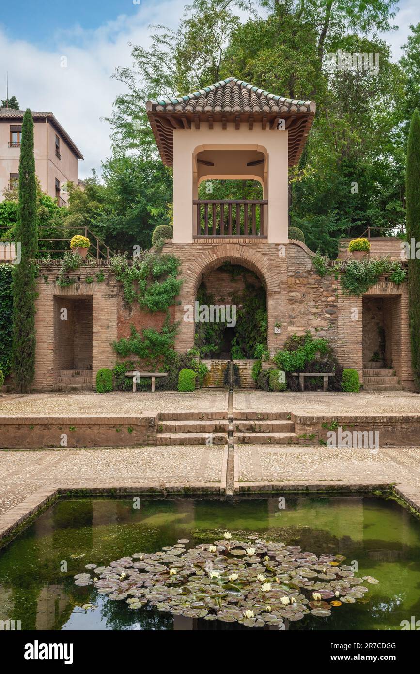 Alhambra spain gardens hi-res stock photography and images - Alamy