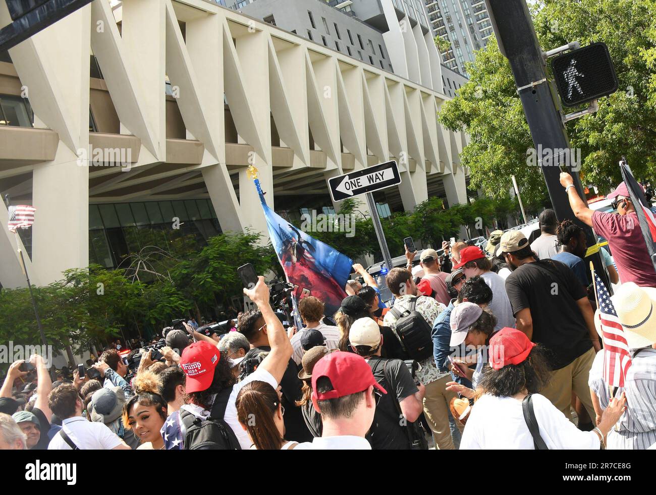 Media and trump supporters at courthouse hi-res stock photography and ...