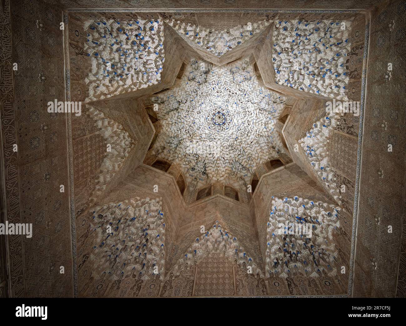 Granada ceiling alhambra star hi-res stock photography and images - Alamy