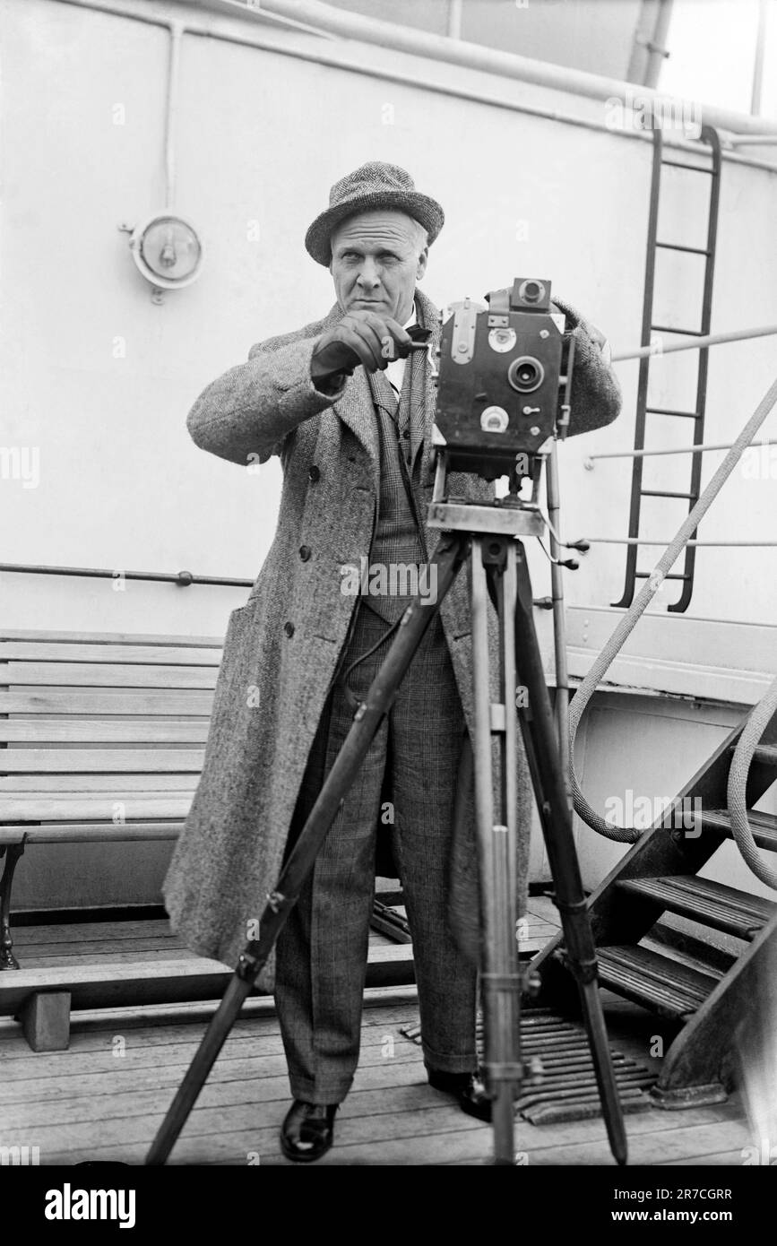 1920s movie camera hi-res stock photography and images - Alamy