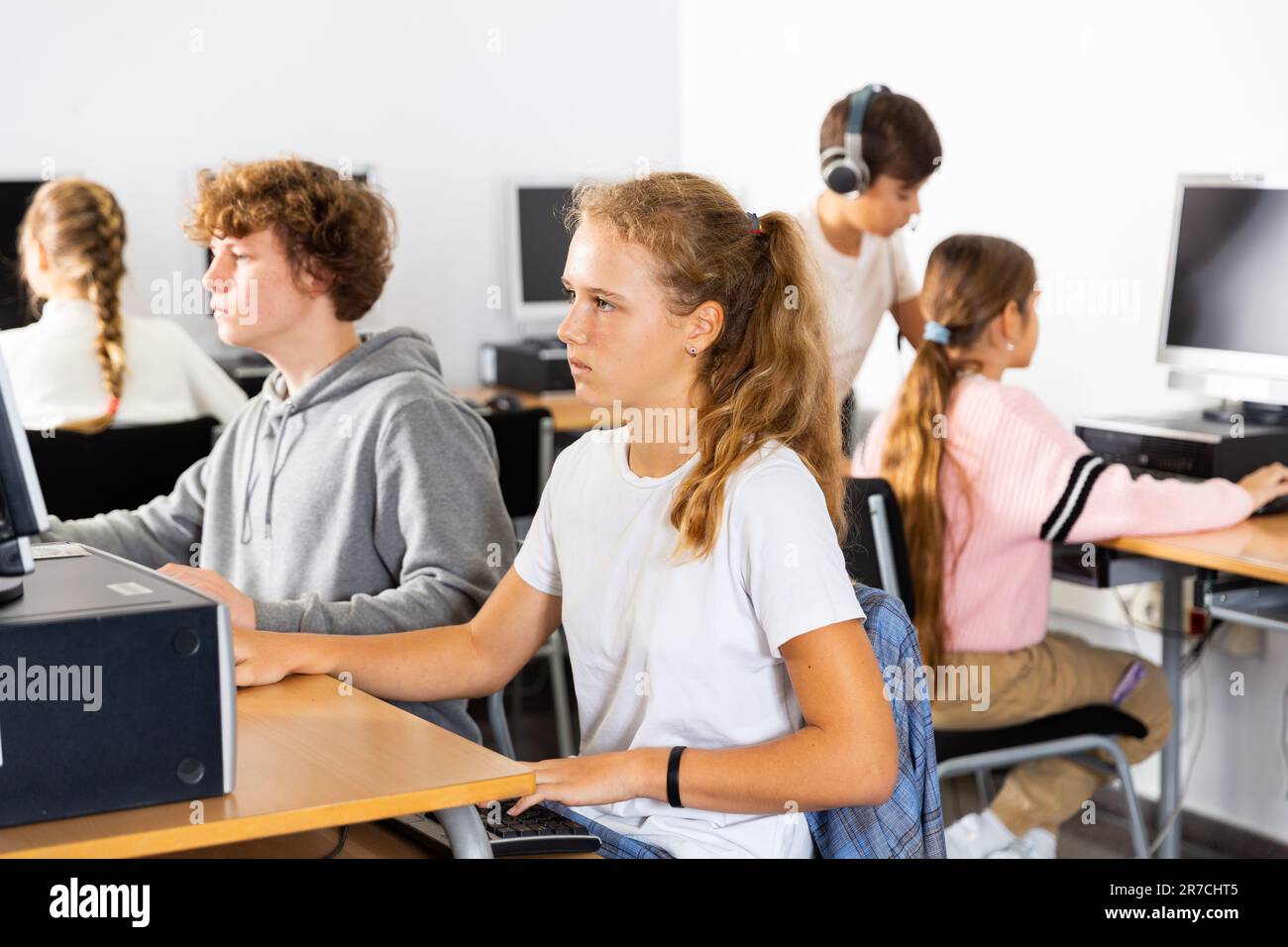 Teenagers in computer class Stock Photo - Alamy