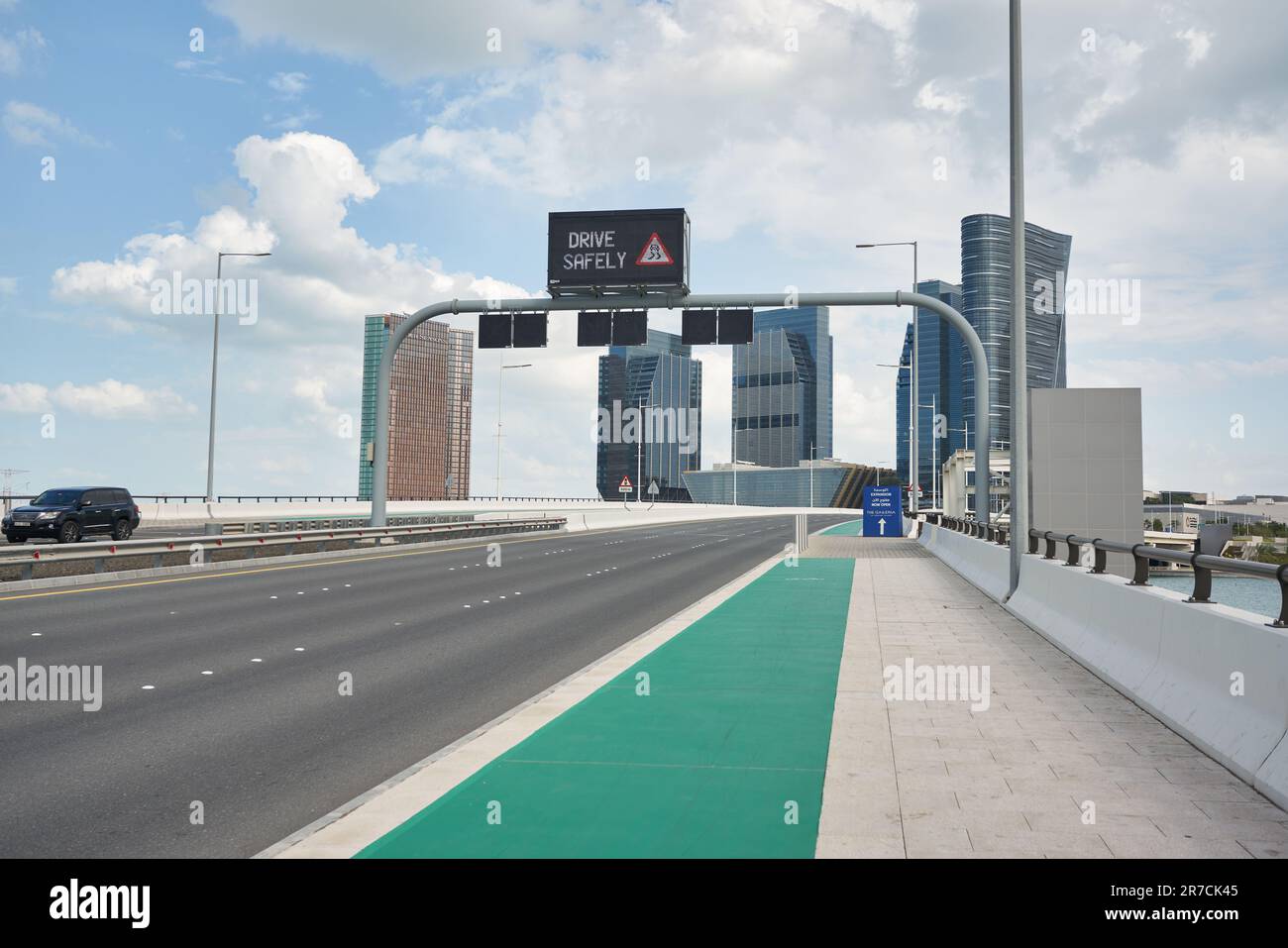 ABU DHABI, UAE - CIRCA JANUARY, 2020: bike path seen in Abu Dhabi Stock ...