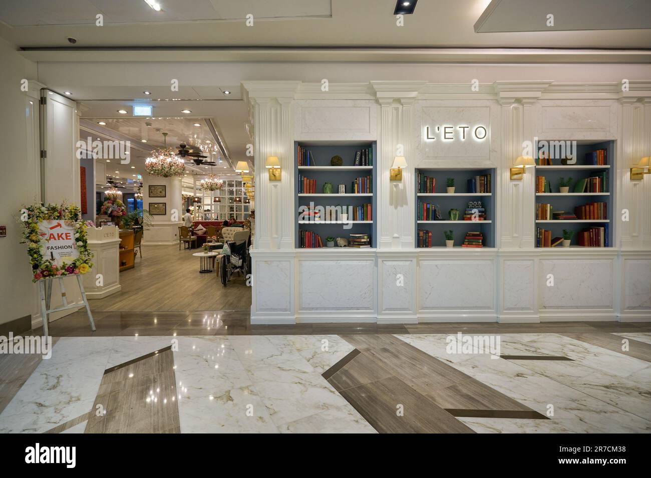 Abu dhabi uae circa hi-res stock photography and images - Alamy