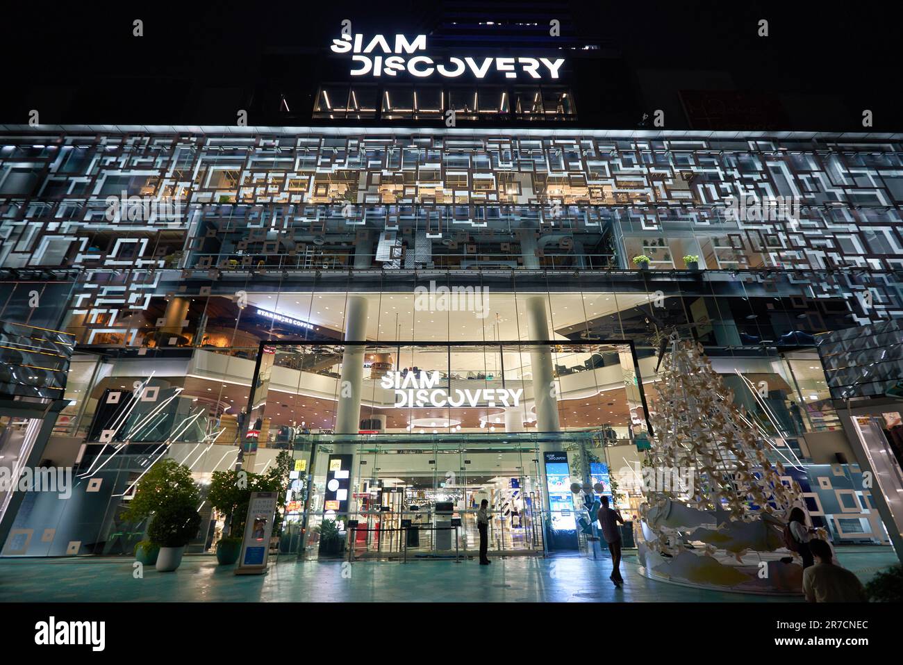 BANGKOK, THAILAND - CIRCA JANUARY, 2020: Siam Discovery shopping centre at night Stock Photo - Alamy