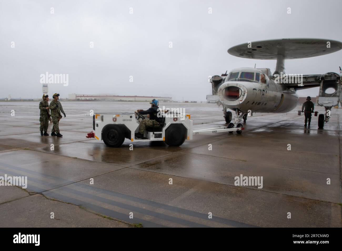 Aircraft handlers hi-res stock photography and images - Alamy