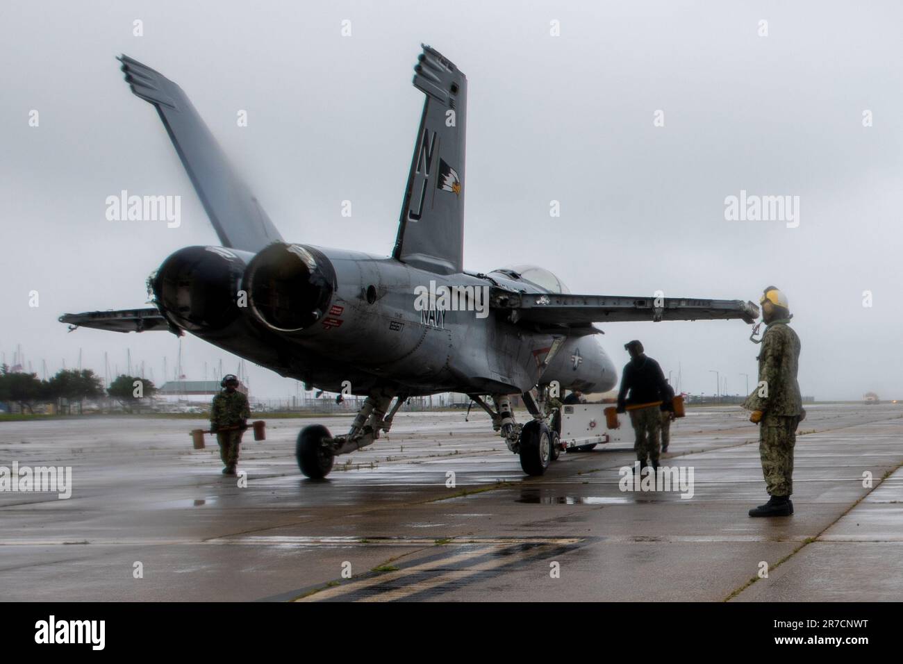 Aircraft handlers hi-res stock photography and images - Alamy