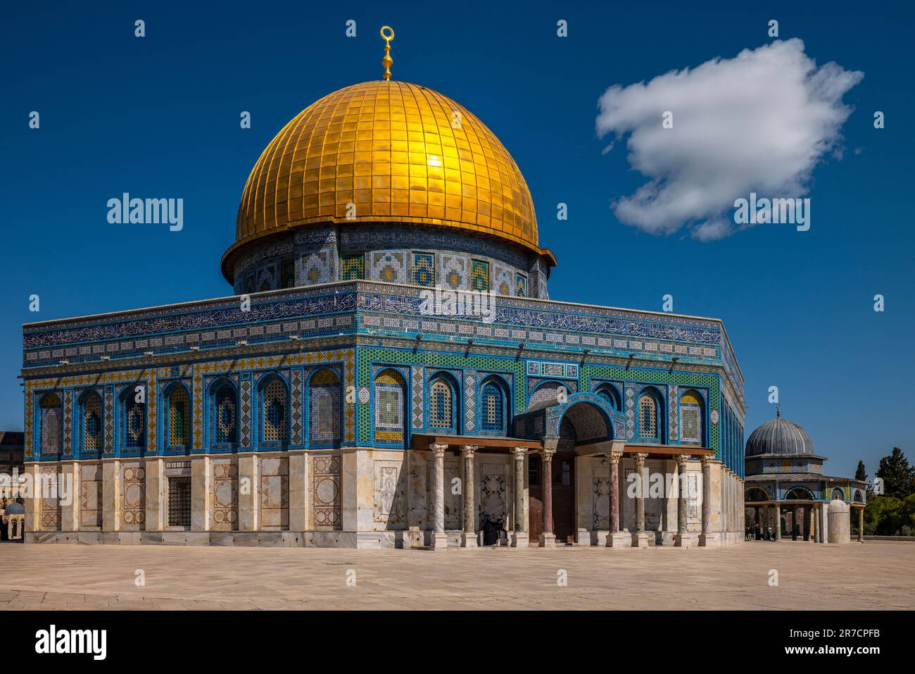 DOME OF THE ROCK (1022 CE) TEMPLE MOUNT OLD CITY JERUSALEM ISRAEL Stock ...