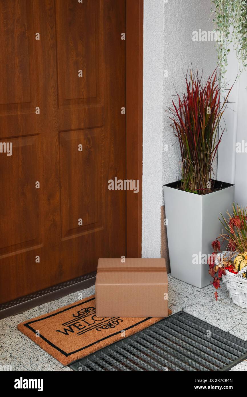 Plain door mat hi-res stock photography and images - Alamy