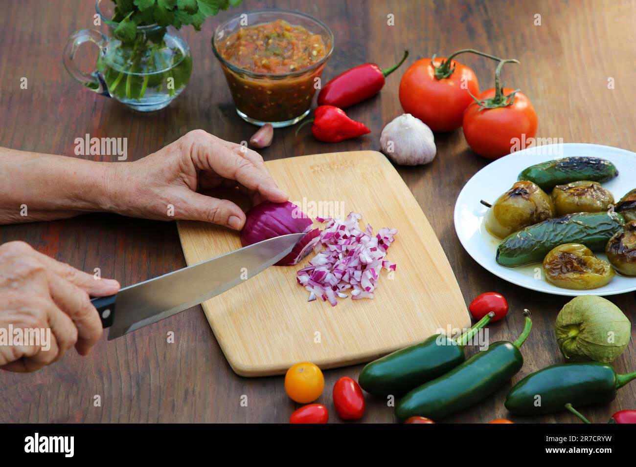 Female hands cutting red onion hi-res stock photography and images - Alamy