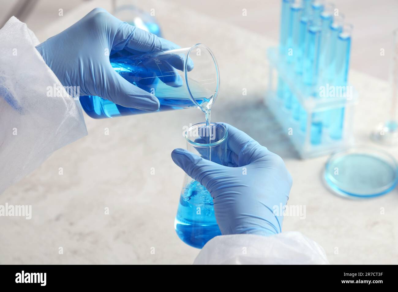 Scientist lab beakers hi-res stock photography and images - Alamy