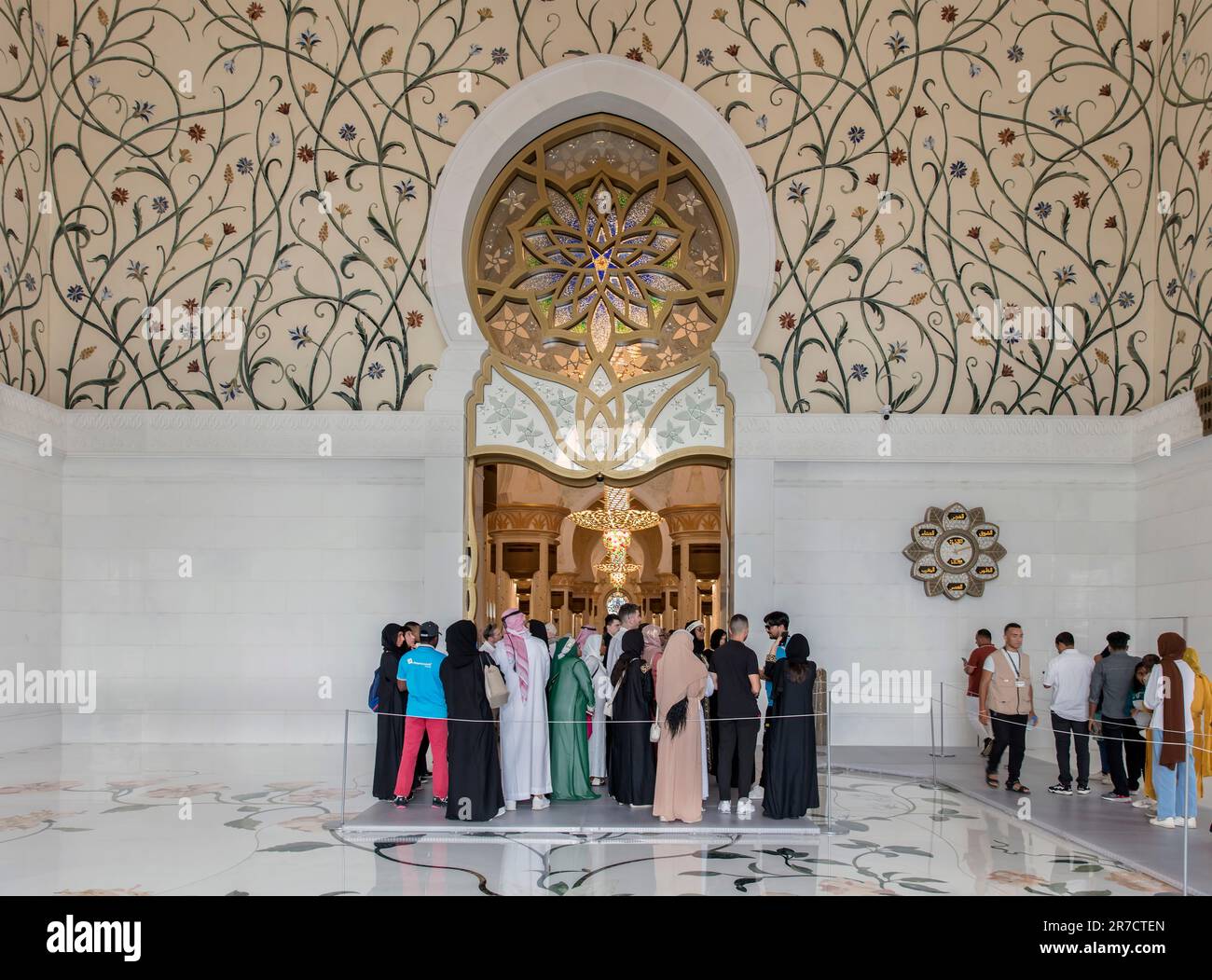 People inside Sheikh Zayed Grand Mosque, Abu Dhabi UAE Stock Photo - Alamy