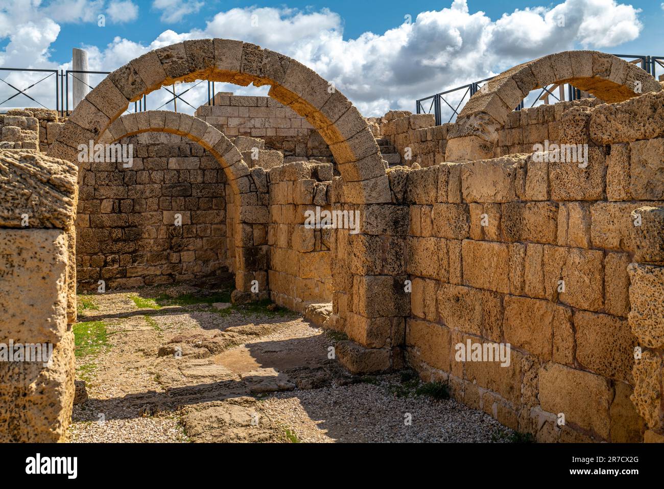 ROMAN RUINS (22-10 BCE) CAESAREA ISRAEL Stock Photo - Alamy