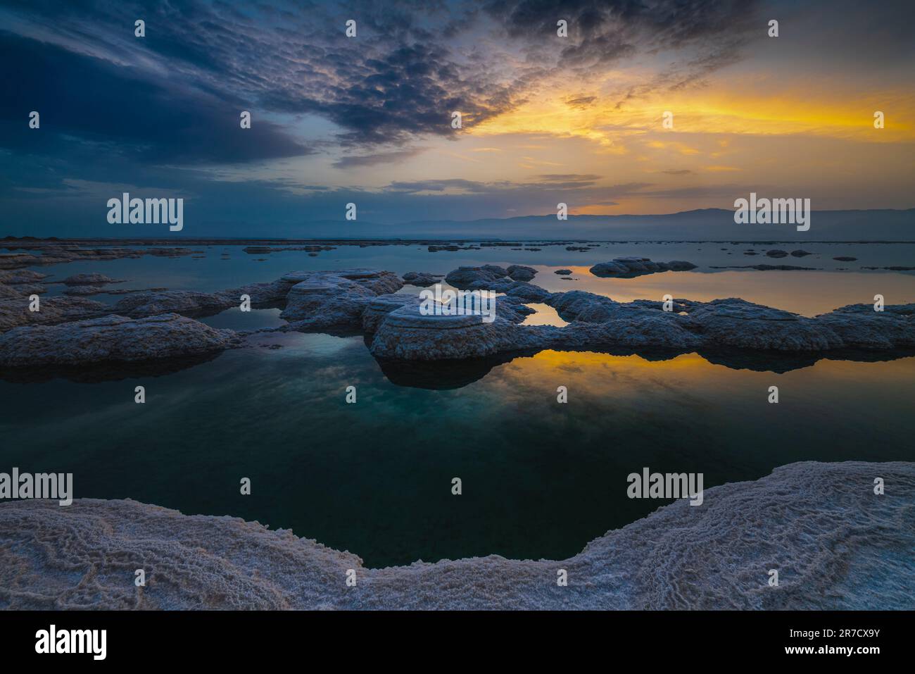 SALT STACKS & DEAD SEA EN BOKEK ISRAEL Stock Photo - Alamy
