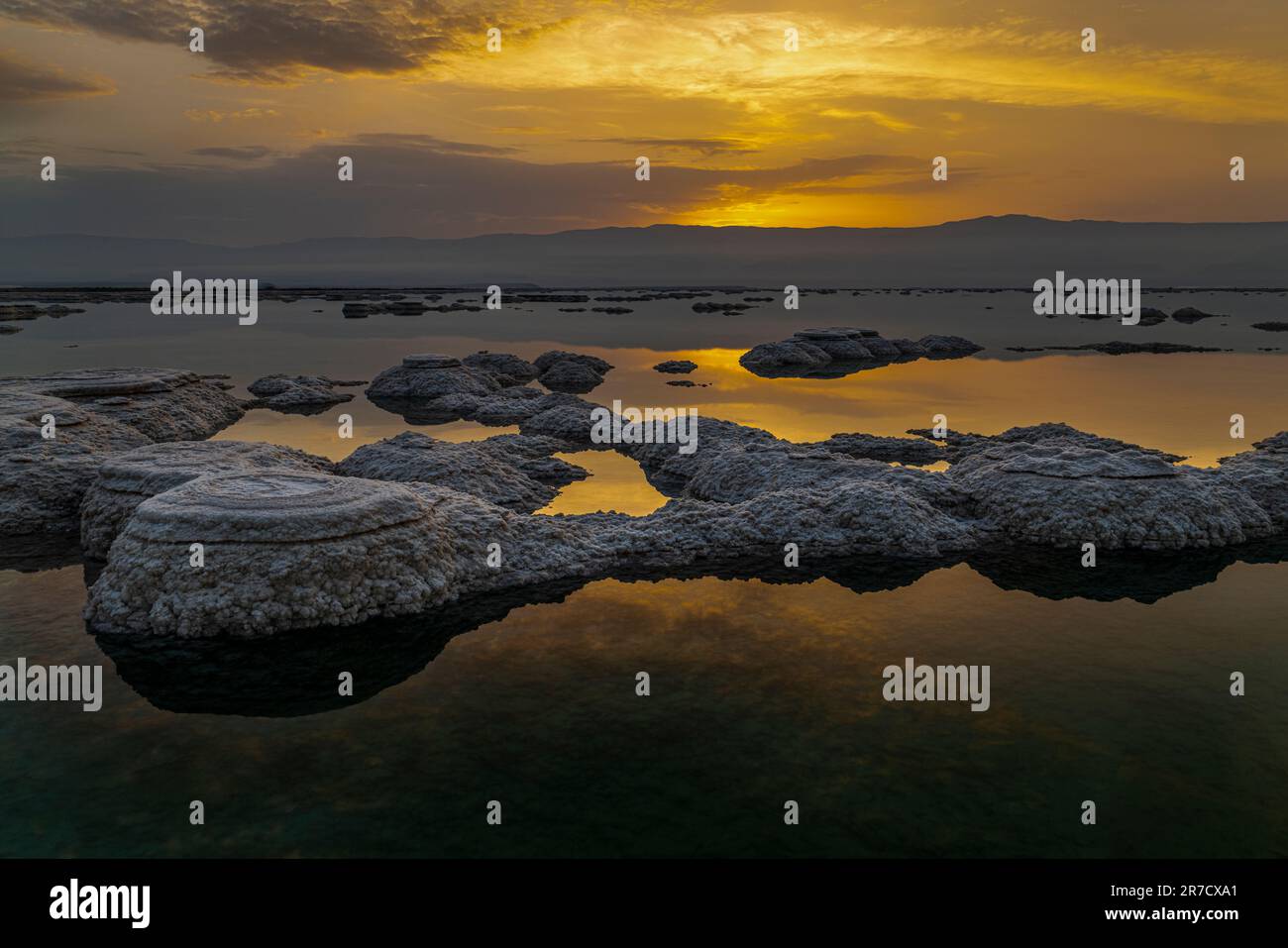SALT STACKS & DEAD SEA EN BOKEK ISRAEL Stock Photo - Alamy