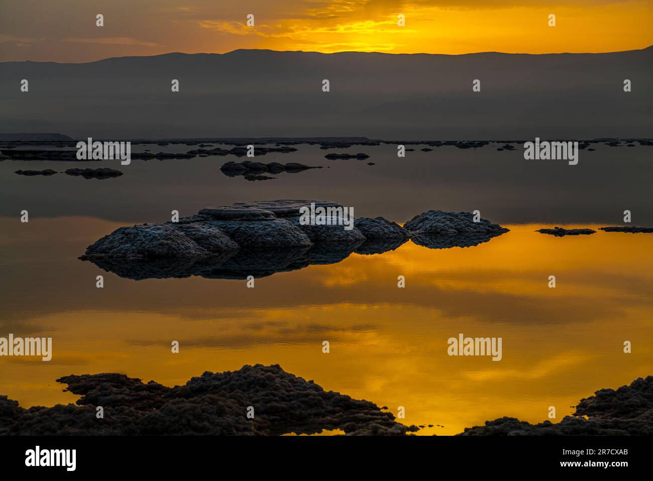 SALT STACKS & DEAD SEA EN BOKEK ISRAEL Stock Photo - Alamy