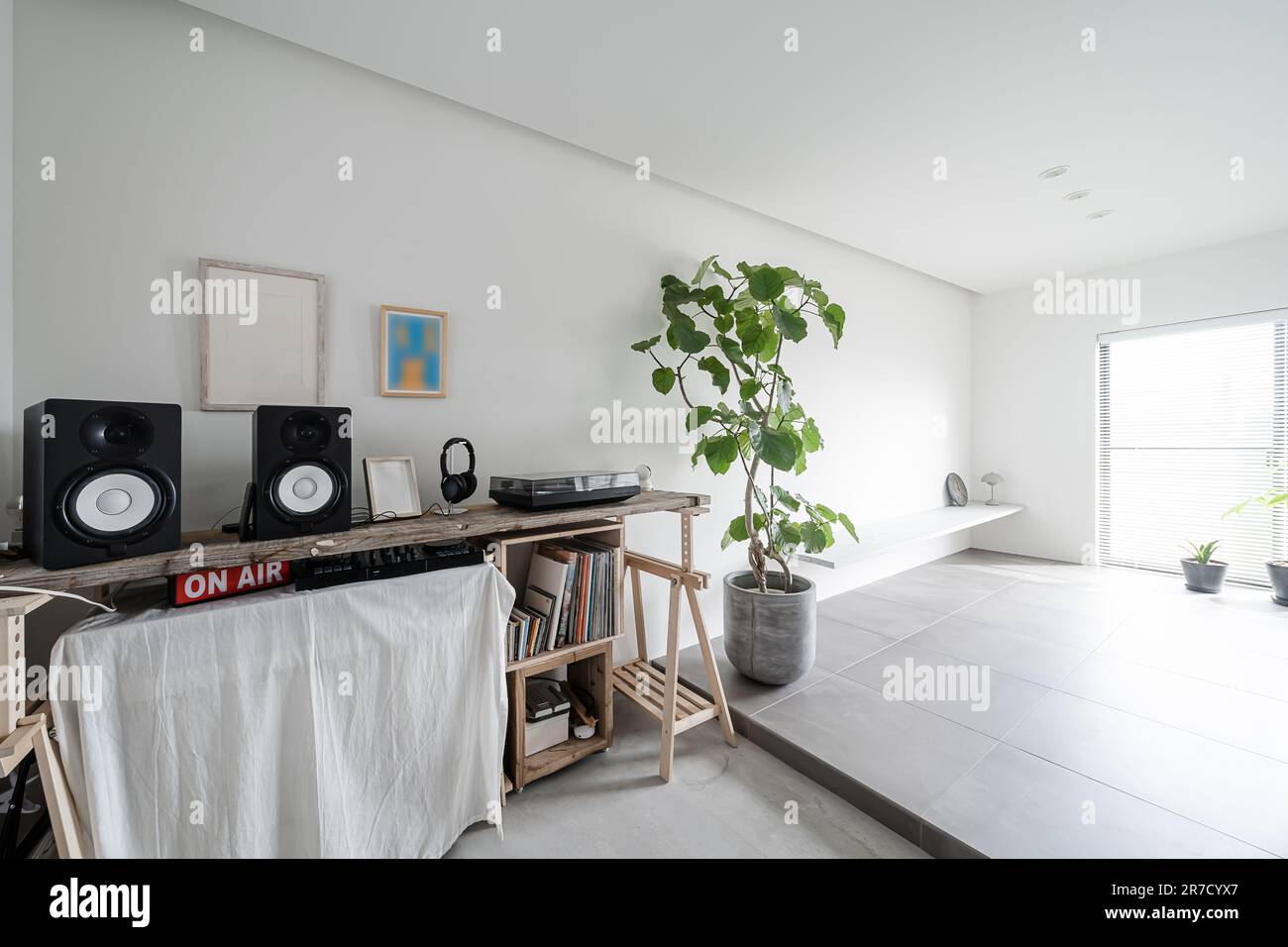 Real audio hi-res stock photography and images - Alamy