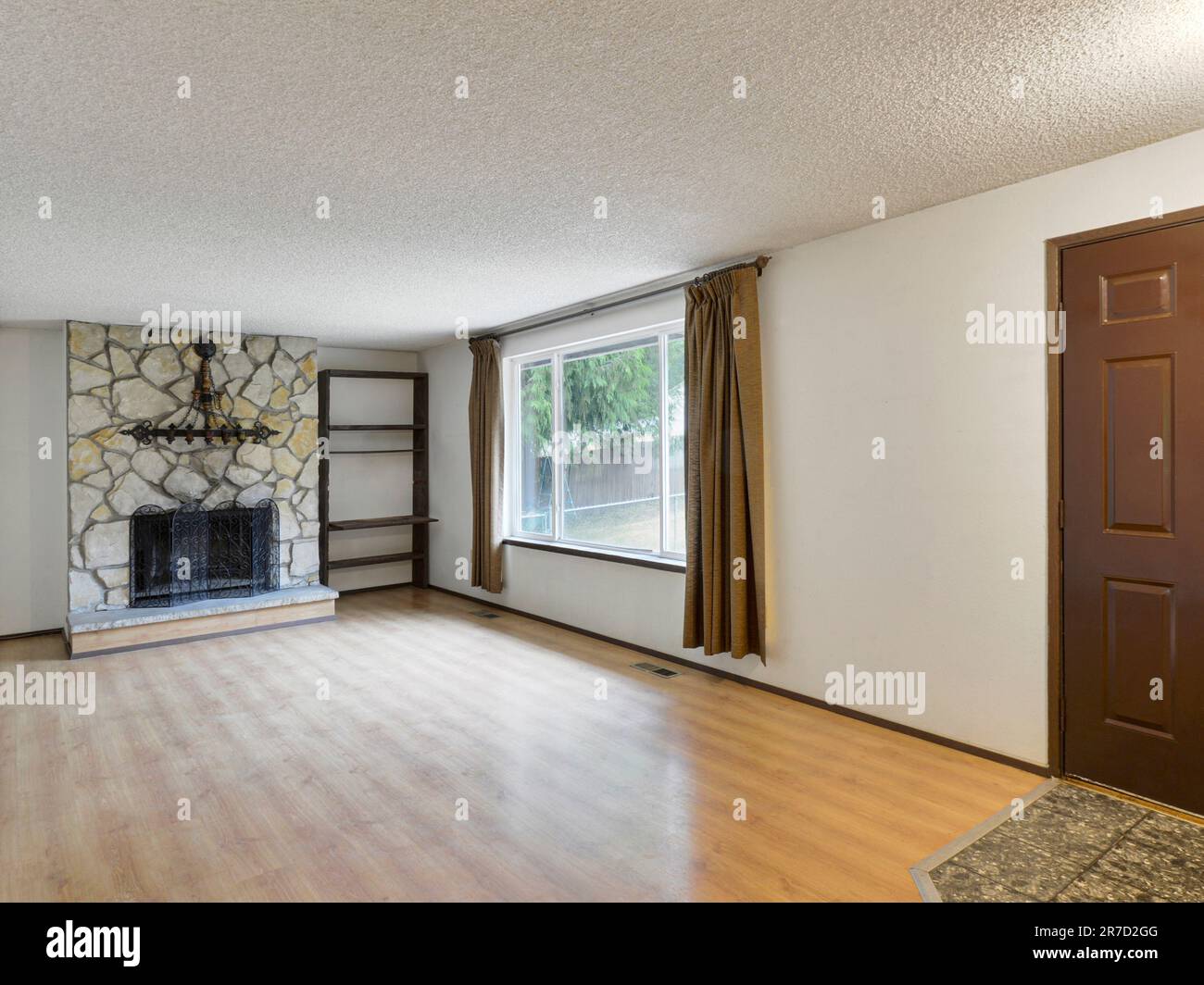 Modern residential empty living room interior Stock Photo - Alamy