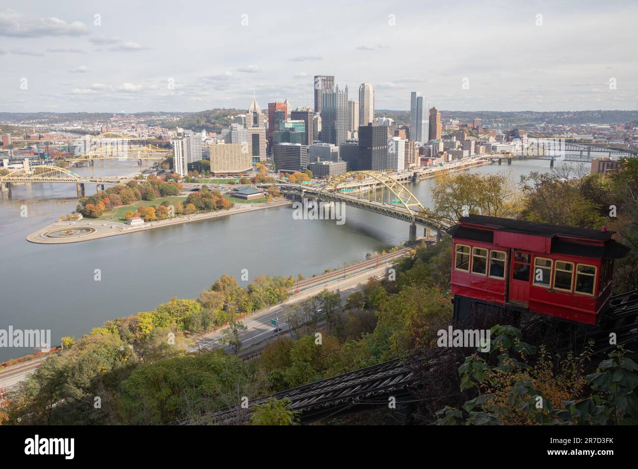 Pittsburgh funicular skyline hi-res stock photography and images - Alamy
