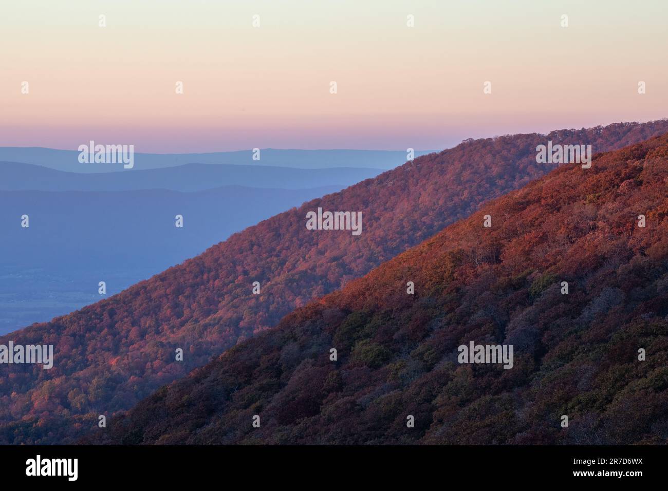 Sunrise shenandoah national park hi-res stock photography and images ...