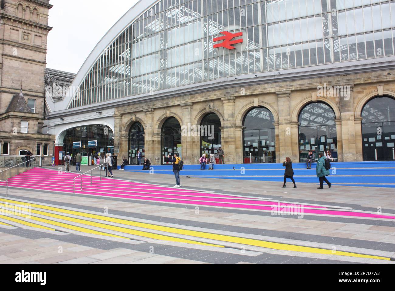 The main exit and entrance of Lime Street station for access to the ...