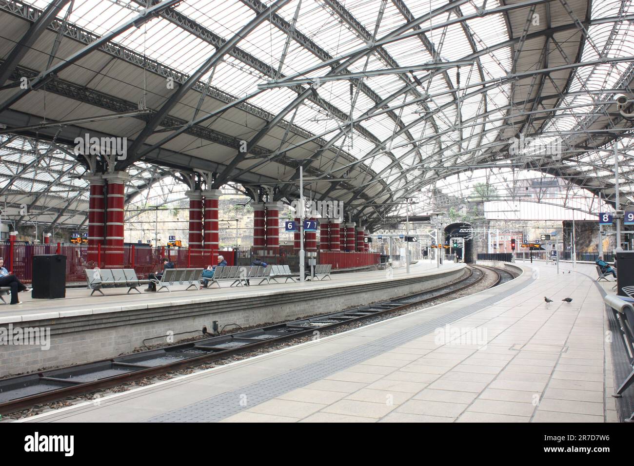 The interior of Liverpool Lime Street railway station Stock Photo - Alamy