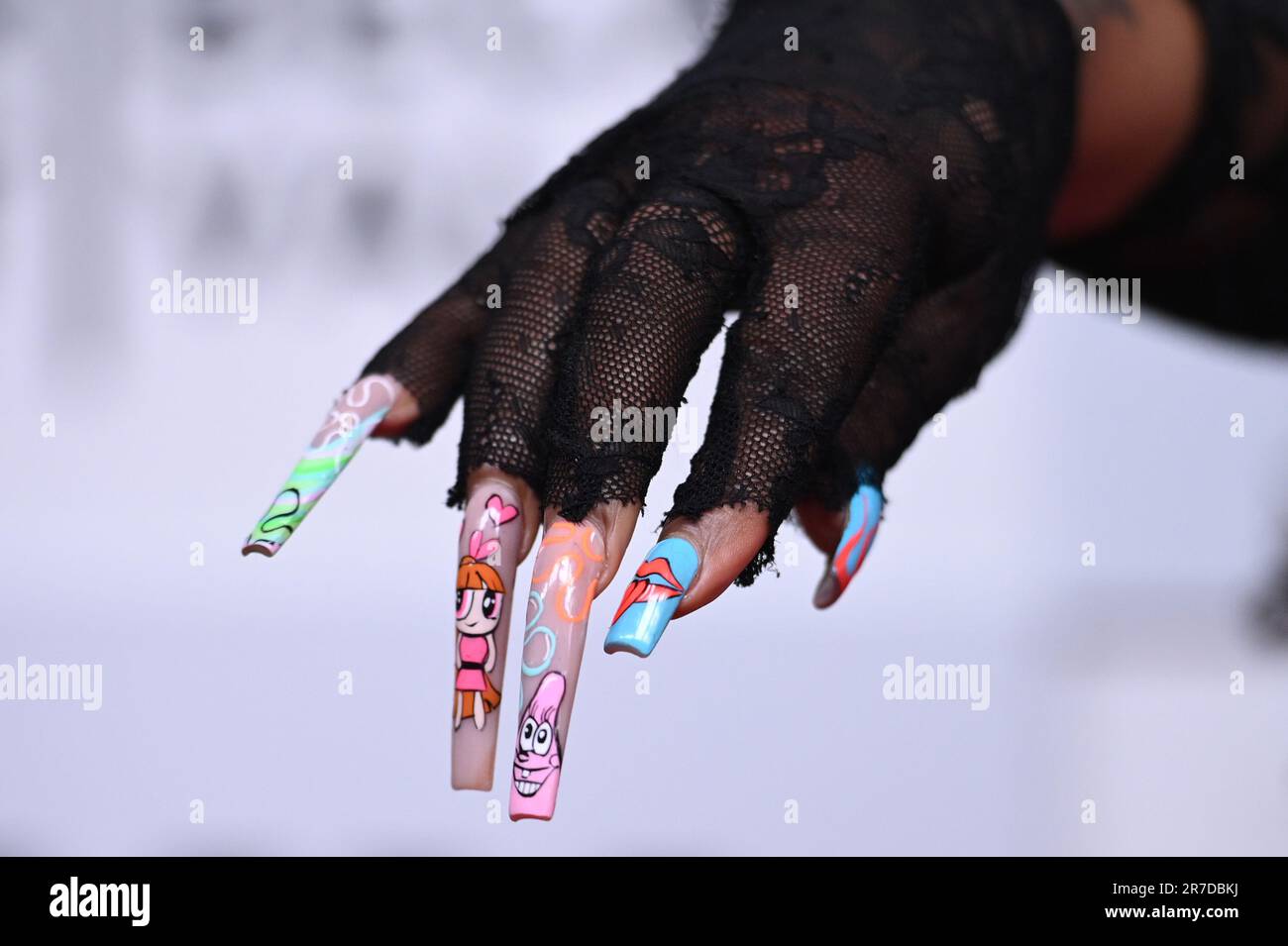 Red nails movie hi-res stock photography and images - Alamy
