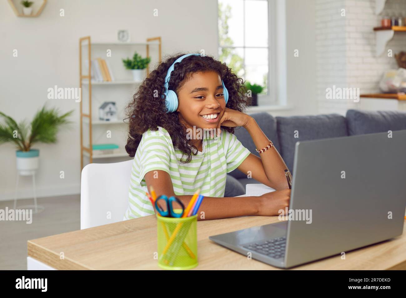 Girl communicates using headset hi-res stock photography and images - Alamy
