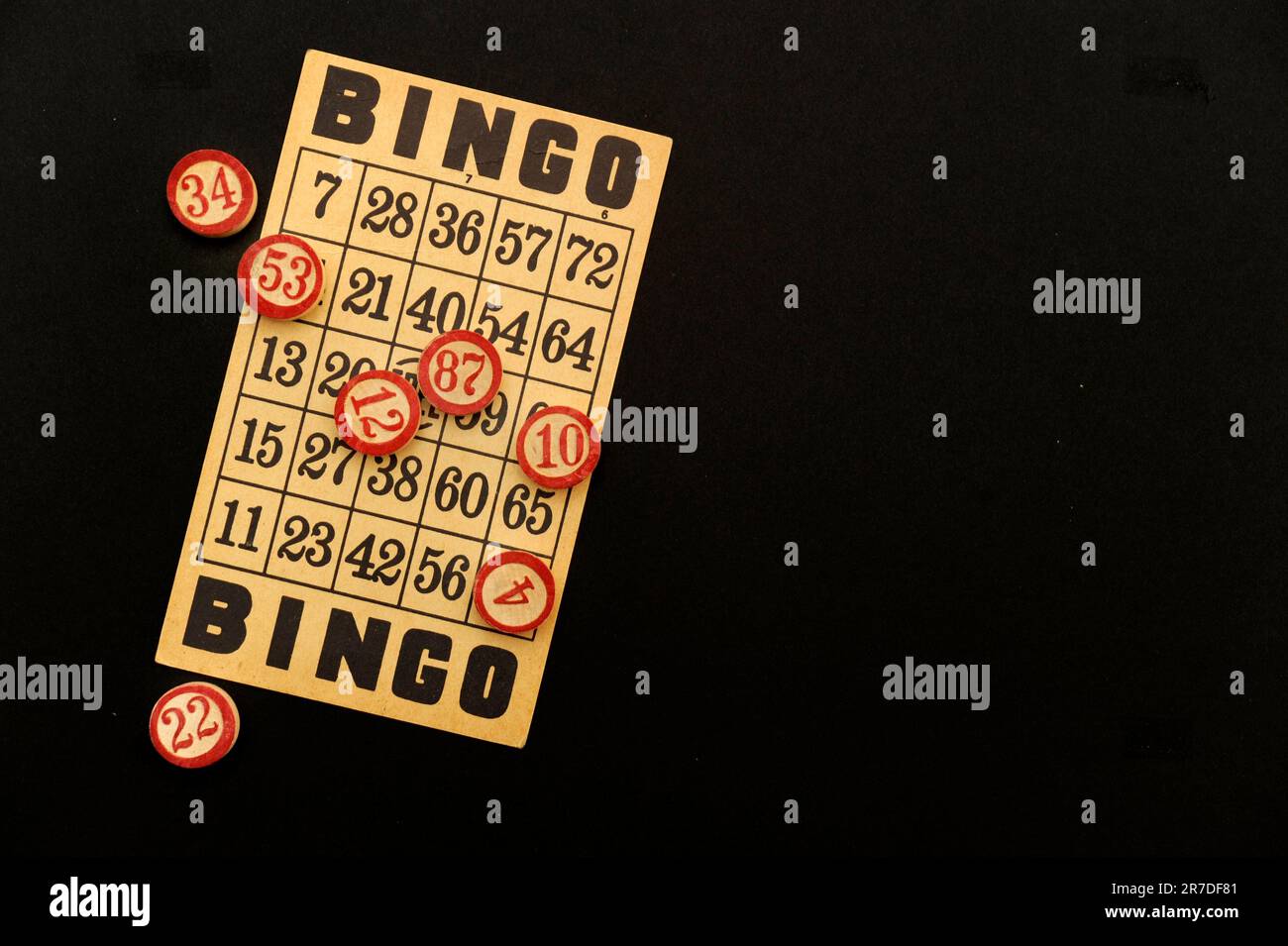 vintage bingo cards and markers Stock Photo - Alamy