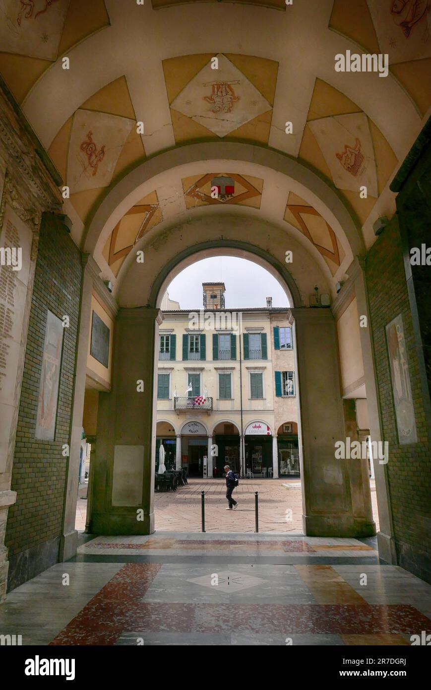 Person italy gallery man hi-res stock photography and images - Alamy