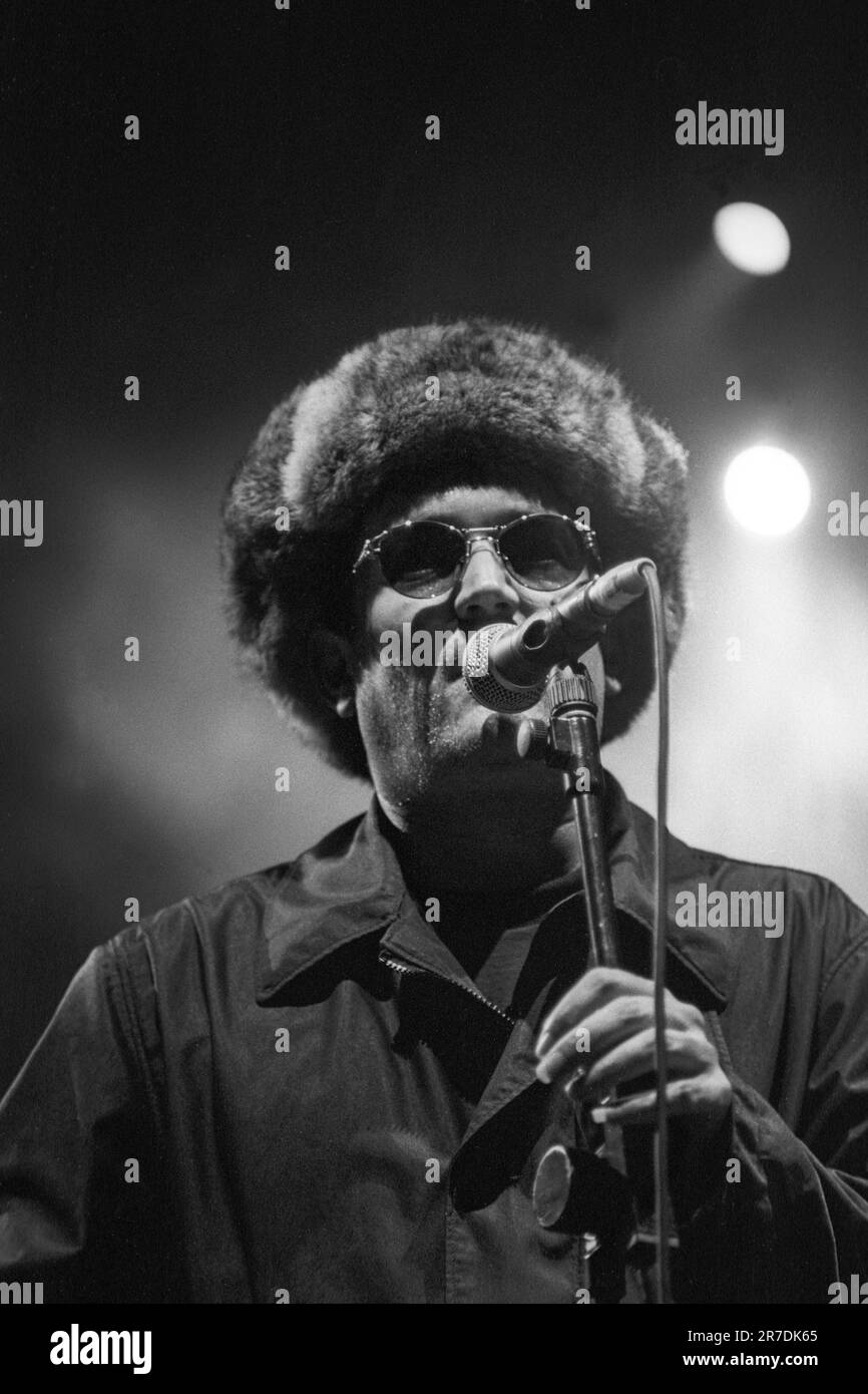 PAUL HEATON, BEAUTIFUL SOUTH, CONCERT, 1997: Paul Heaton singer of The ...