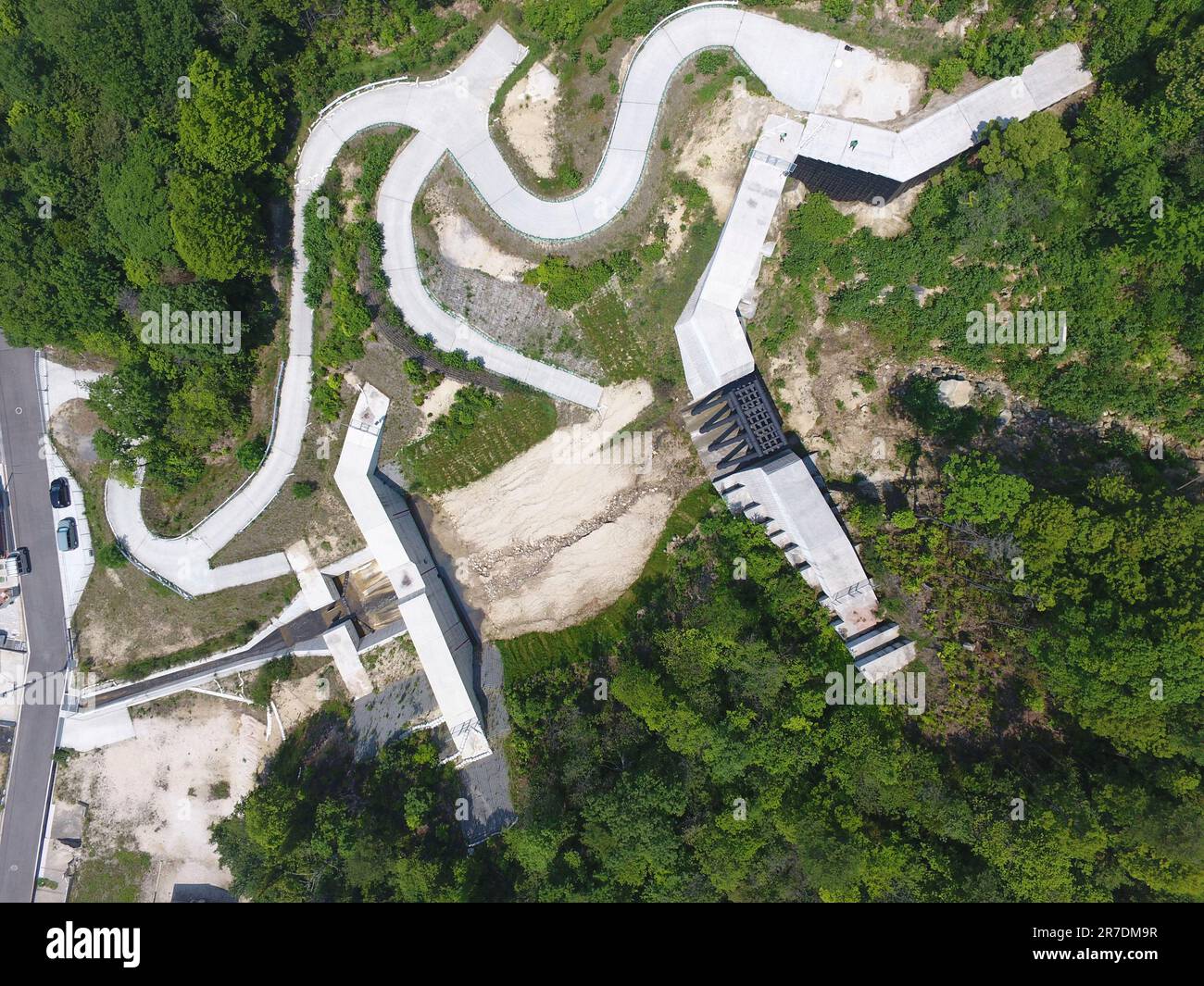 A permeable check dam which prevents disaster of core stones and ...