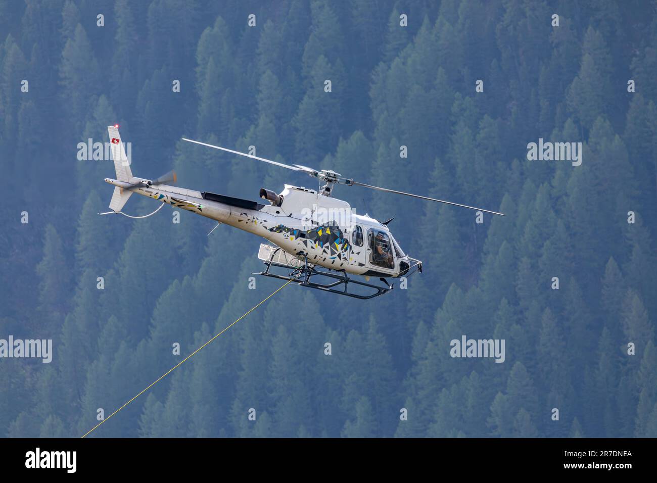 Aircraft flying over forest hi-res stock photography and images - Alamy