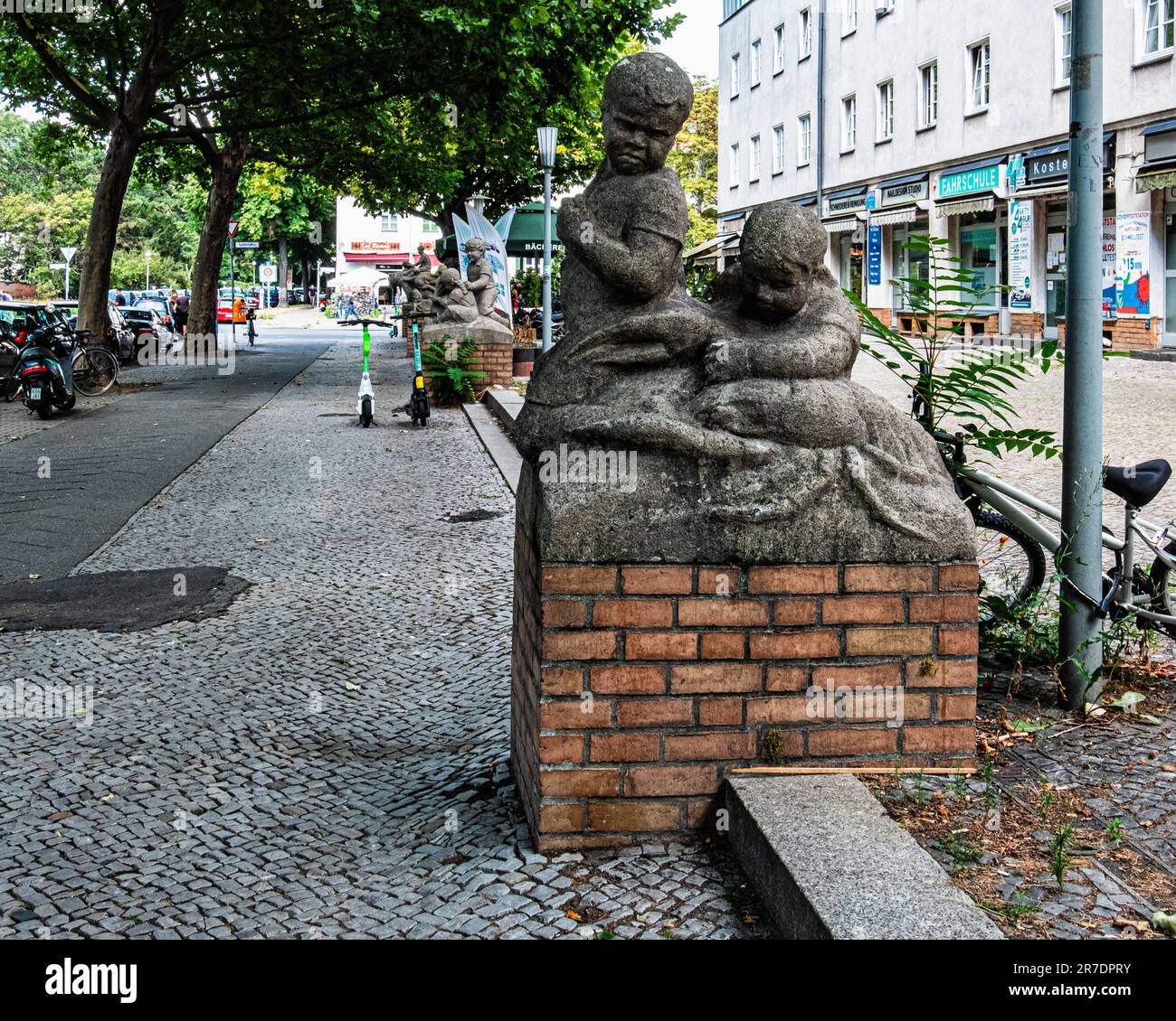 Sculptor arthur wellman hi-res stock photography and images - Alamy