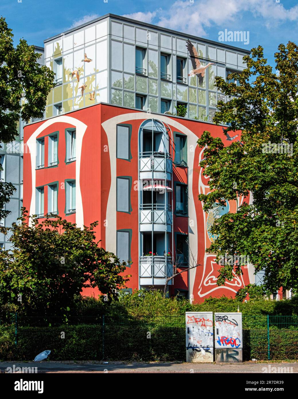 Seniors residential block hi-res stock photography and images - Alamy