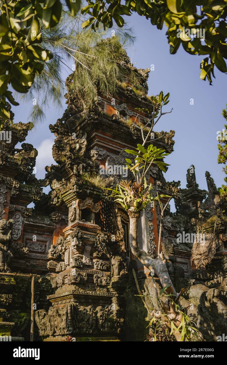 Photo of traditional balinese temple. Holy asian pura architecture ...