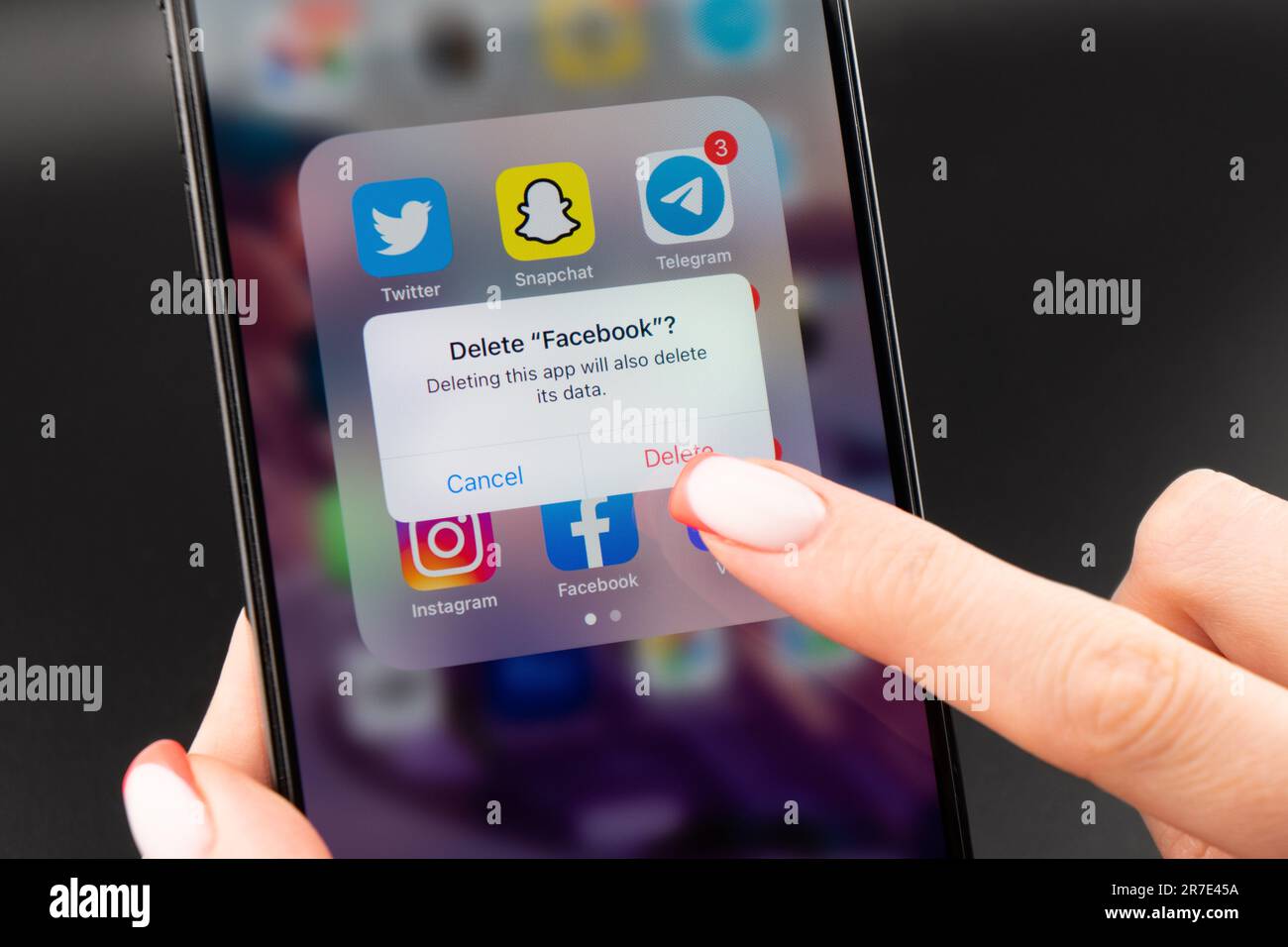 Uninstall screen hi-res stock photography and images - Alamy