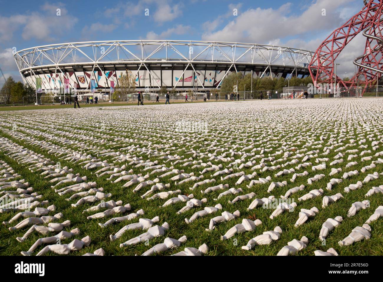 Shrouds of the Somme artwork commemorating the 72,396 British ...