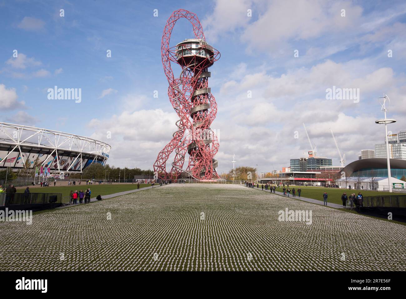 Shrouds of the Somme artwork commemorating the 72,396 British ...