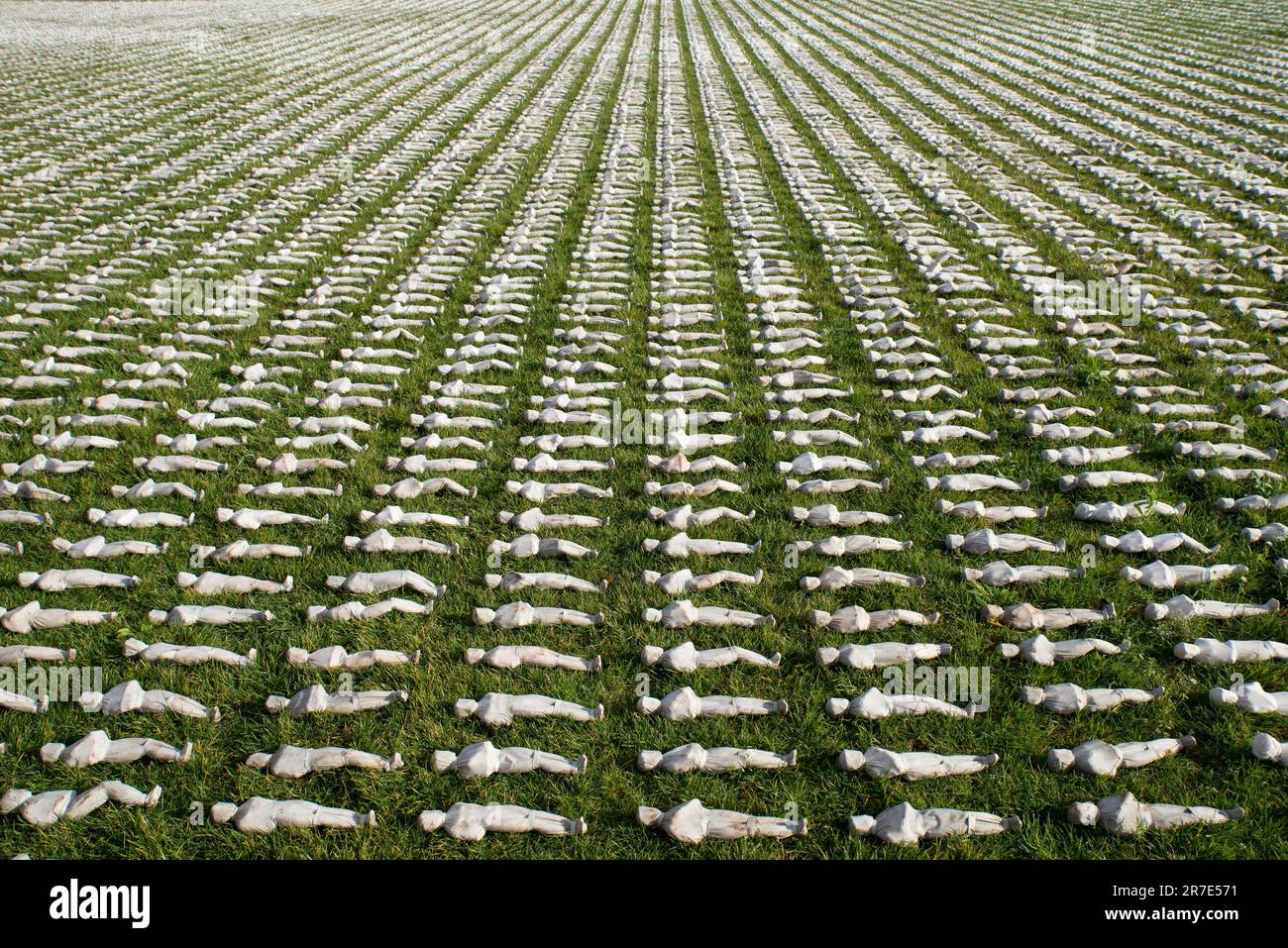 Shrouds of the Somme artwork commemorating the 72,396 British ...